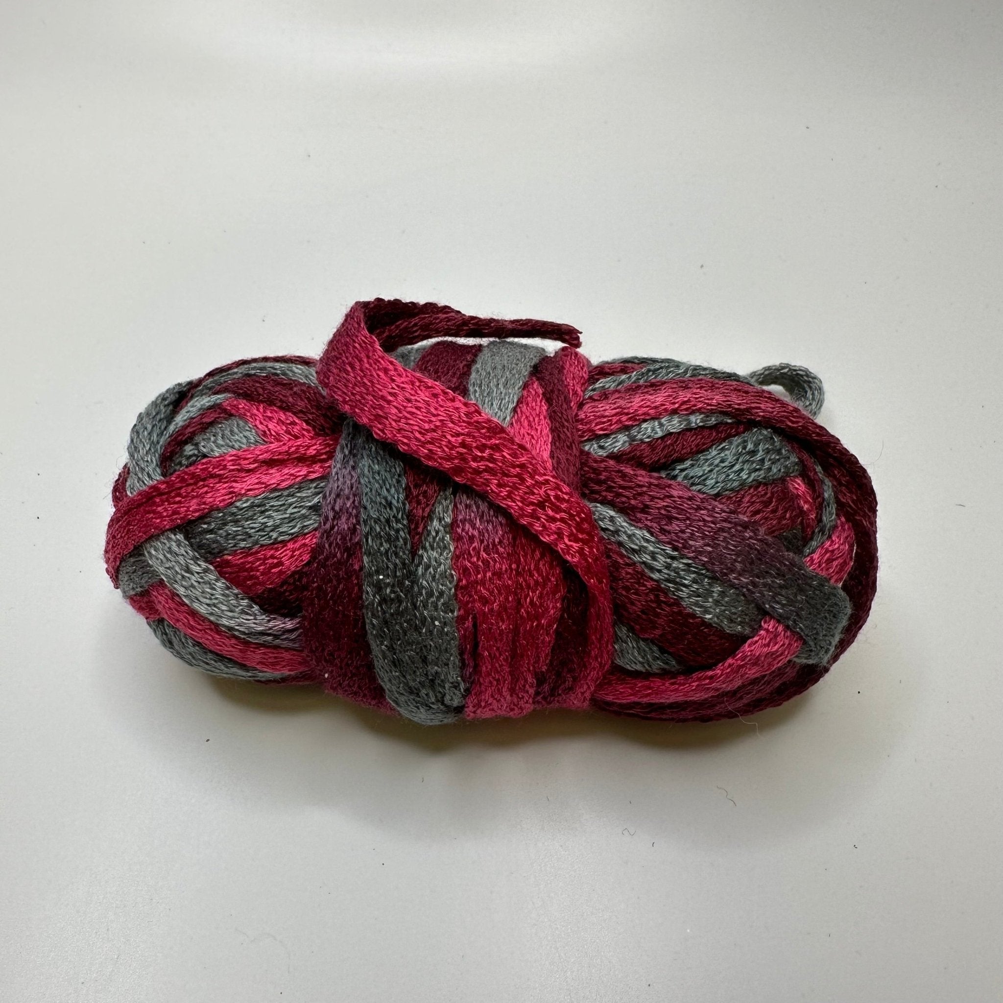 flat-knitted-yarn-pinkgrey-individual-true-deadstock-supplies-fabric ...
